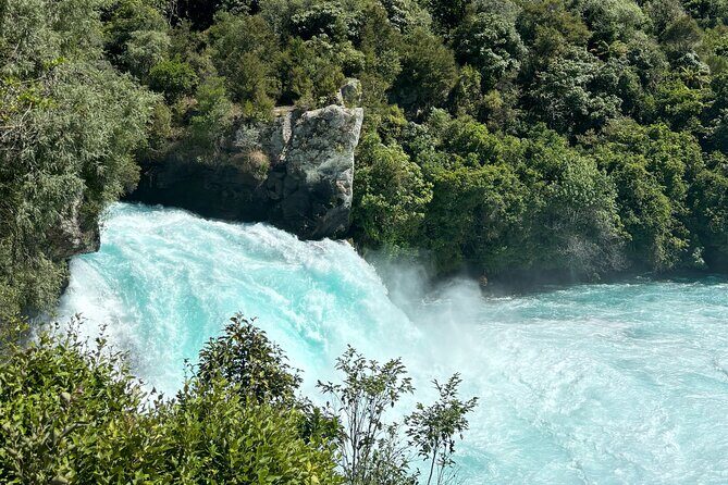 Auckland: Rotorua, Taupo, Waiotapu & Huka Falls Private Trip - Taupo — A Lakeside Oasis