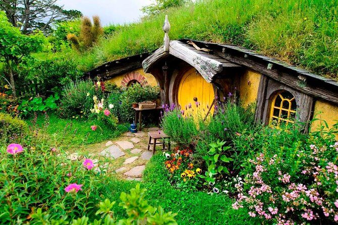 Auckland to Waitomo Caves and Hobbiton Movie Set Private Tour - FAQs