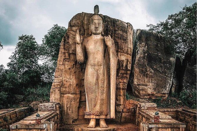 Aukana & Ancient Kingdom Anuradhapura Day Tour From Kandy - A Full Day of Ancient Wonders: What to Expect