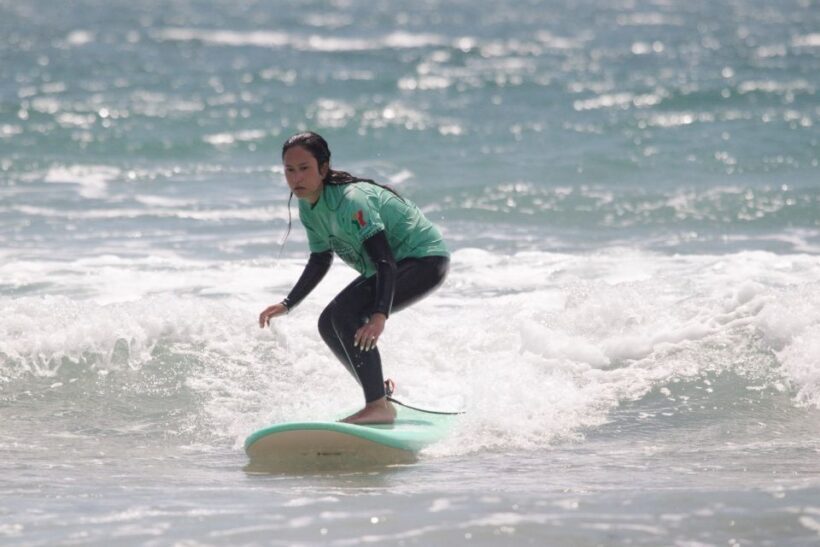 Aulas de Surf/Surf Lesson - Lisboa - Comparing Similar Experiences