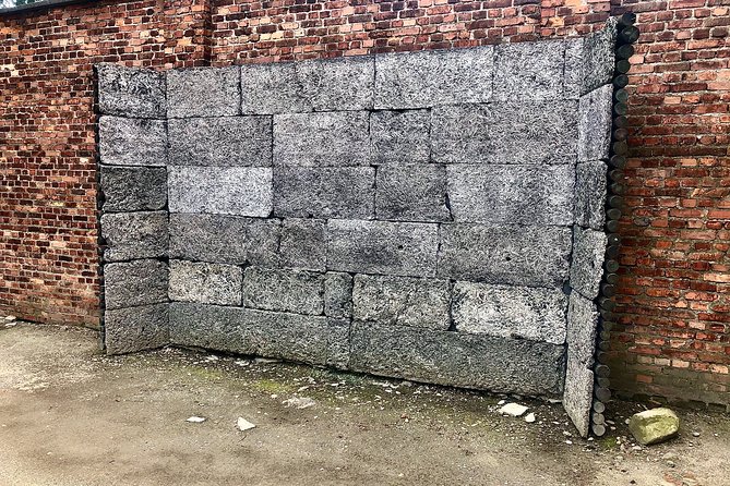 Auschwitz and Birkenau WITHOUT GUIDE private transport from Kraków - FAQs