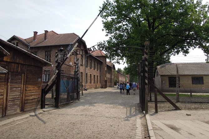 Auschwitz & Birkenau: Live-Guided Tour With Transportation and Hotel Pickup - Historical Significance of Auschwitz-Birkenau