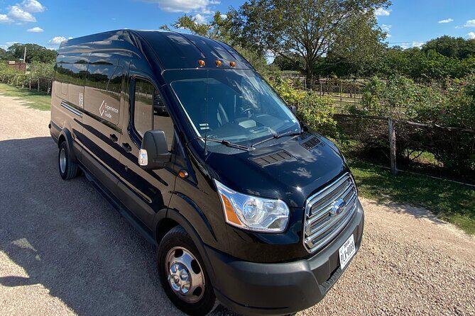 Austin Bergstrom Airport Personal pickup for up to 14 guests! - Introducing the Austin Bergstrom Airport Personal Pickup Experience