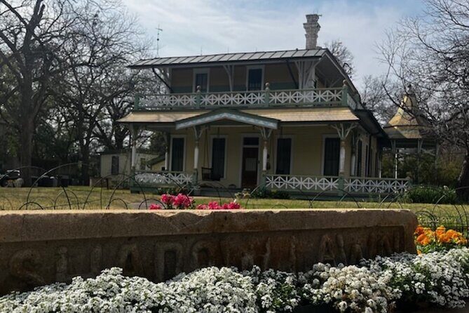 Austins Art and Architecture Panoramic Tour - An Overview of the Tour Experience