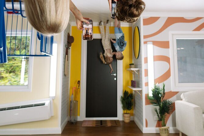 Australia's First Upside Down House Photo Experience - The Positivity and the Drawbacks