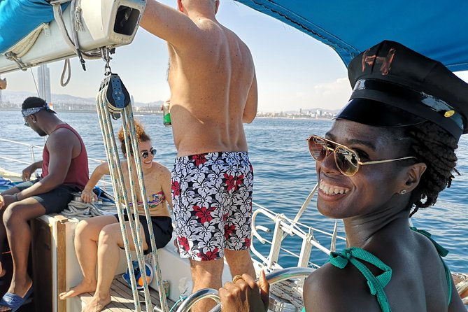 Authentic Barcelona Sailing Tour: Local Boats, Swim & Drinks - Passenger Feedback and Ratings