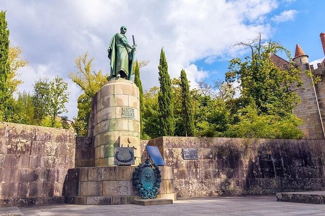 Authentic Braga & Guimarães: Small Group + Lunch and Vinho Verde - Lunch at a Local Restaurant