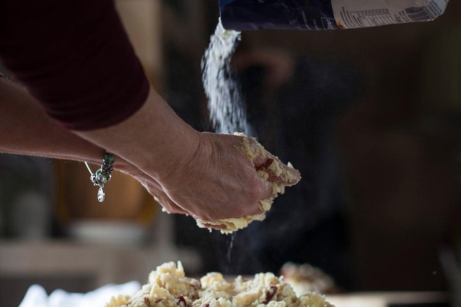 Authentic Culinary Experience in a Tuscan Family Estate - Hosts and Instruction