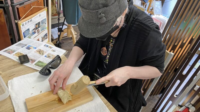 Authentic Handmade Washi Paper Making Workshop in Ueno - Instructor and Language