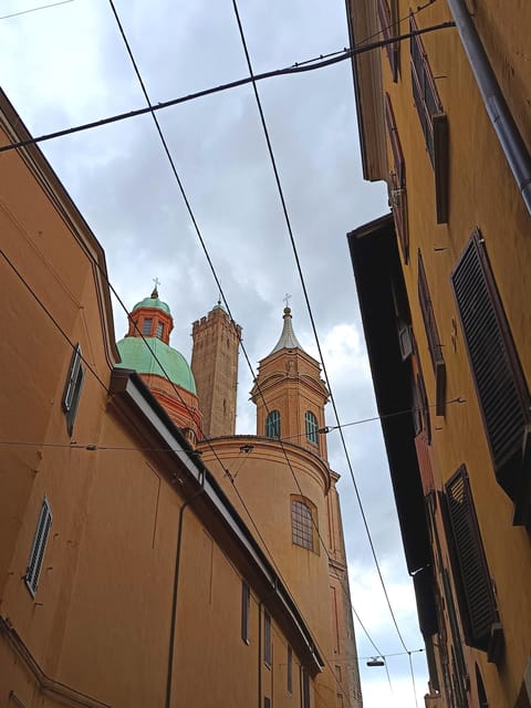 Authentic Italian Breakfast in Piazza Maggiore! - Diving Into the Experience: What to Expect