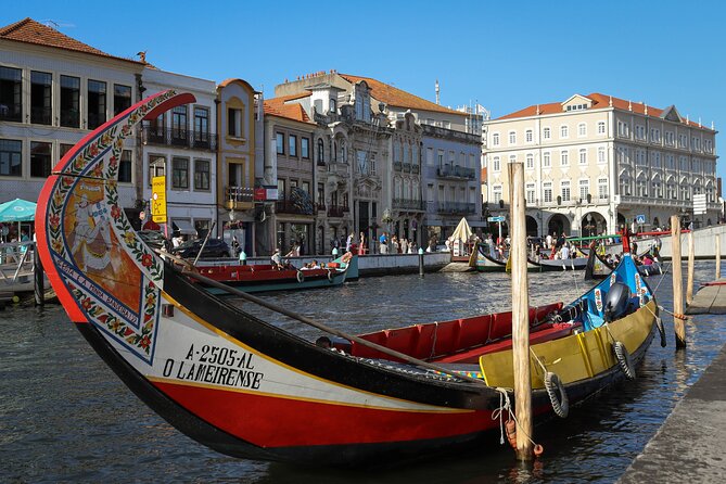 Aveiro with cruise, Costa Nova and Capelha do Senhor da Pedra. - The Highlight: Moliceiro Boat Ride