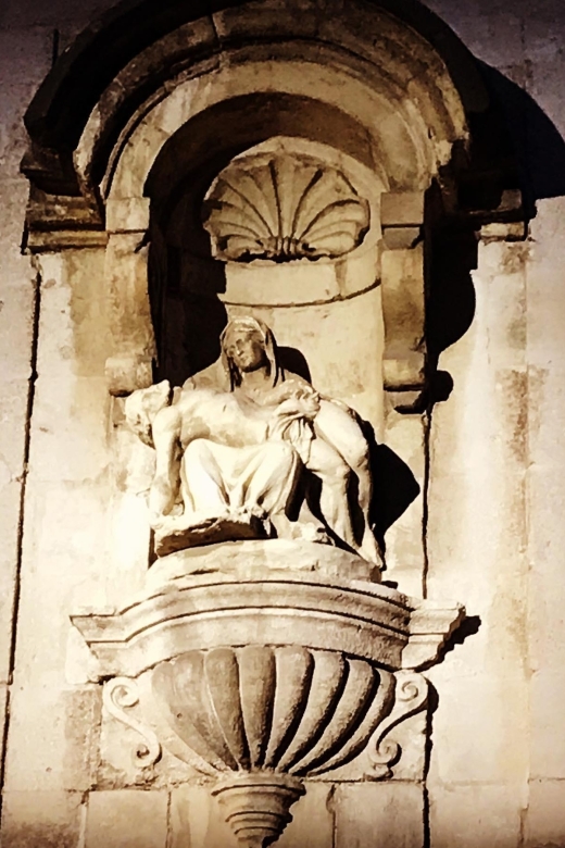 Avignon: The Night Amble Between Bourgeois and Christians - What Sets This Tour Apart?