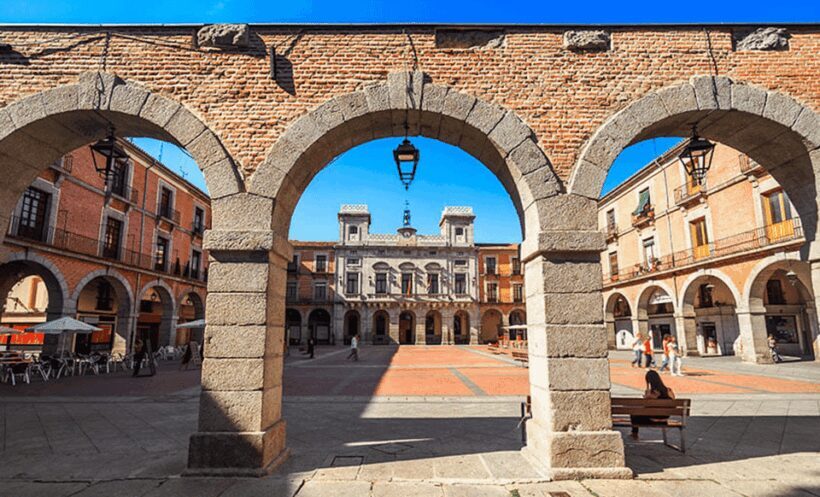 Avila and Segovia: Private Minivan Tour from Madrid - Key Points
