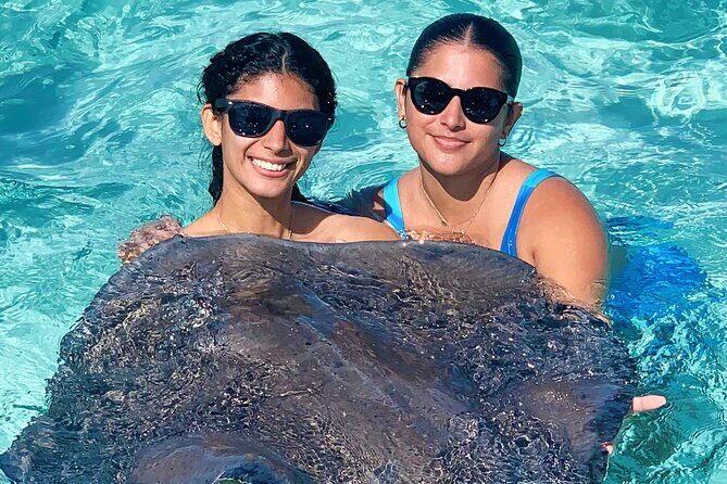 Avoid the crowd book your Private Stingraycity Charter today - Key Points