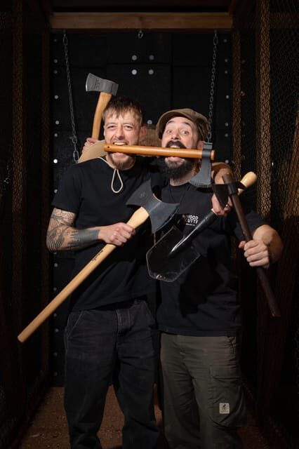 AXE THROWING & CRAFT BEER EXPERIENCE IN COLOGNE - Who Will Love This?