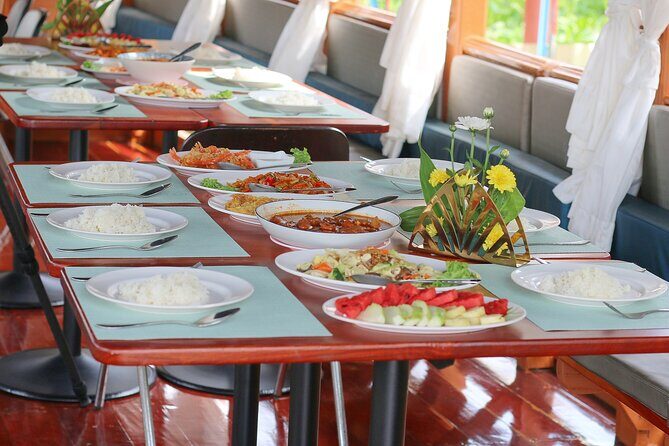 Ayutthaya Sightseeing Boat Rental with Traditional Thai Dance - Value for Money