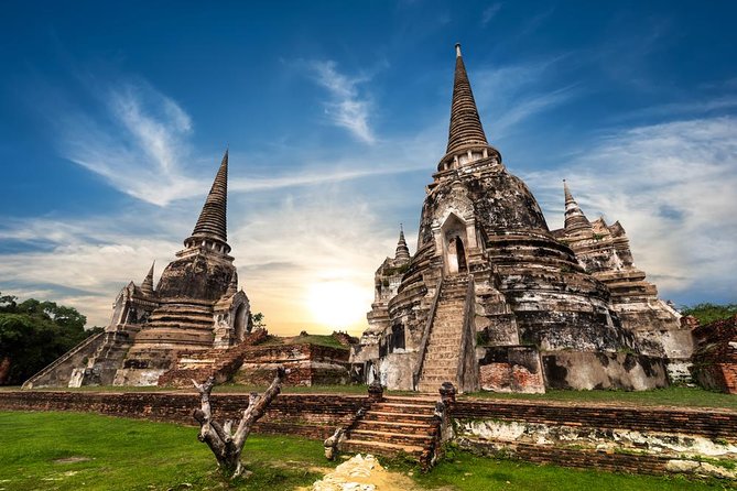 Ayutthaya Temples and Ayothaya Floating Market From Bangkok - Floating Market Experience: Authenticity and Atmosphere
