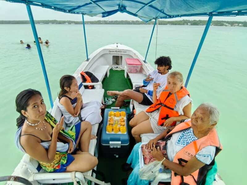 Bacalar : Boat Tour of the Lagoon of The Seven Colors - Onboard Experience and Amenities