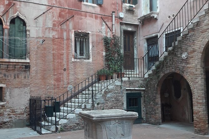 Bacaro Tour in Venice: Walk, Eat and Drink in Venice - Navigating the Tours Accessibility