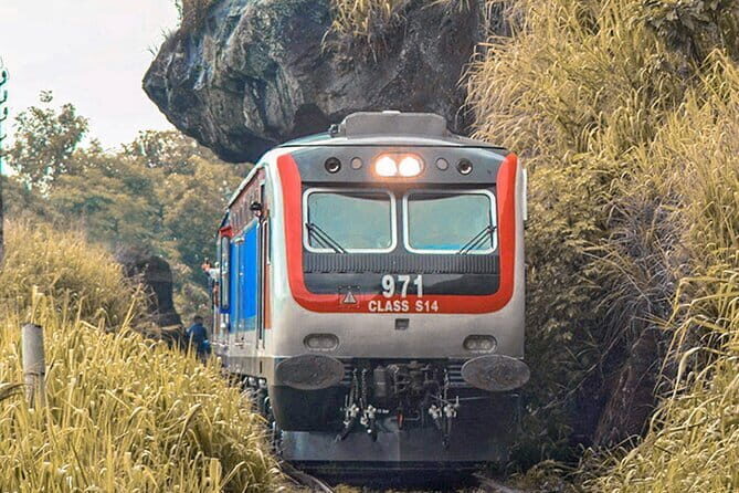 Badulla to Colombo train ride on (Train No: 1002 "Denuwara Menike") - Key Points