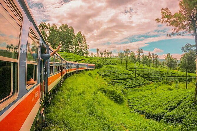 Badulla to Colombo train ride on (Train No: 1002 "Denuwara Menike") - Who Will Love This Experience?