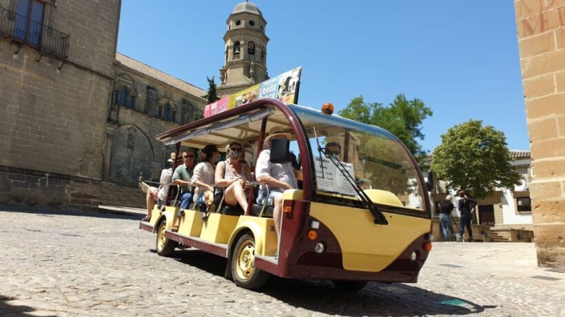 Baeza: Electric Bus Sightseeing Tour with Guide - Discovering Baeza on an Electric Bus