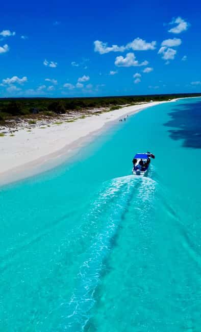 Bahía de las Águilas VIP Full Day  Private Beach, Lunch & Open Bar - Key Points