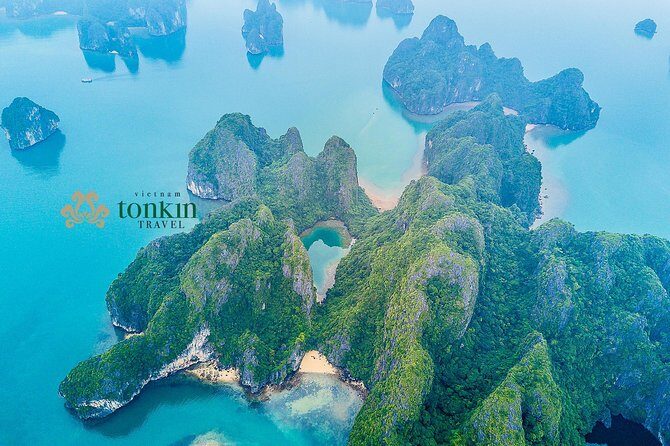 Bai Tu Long Luxury Cruises 2D/1N Tour: Kayaking, Swimming at the pristine places - Day Two: Dawn Tai Chi and Cave Exploration