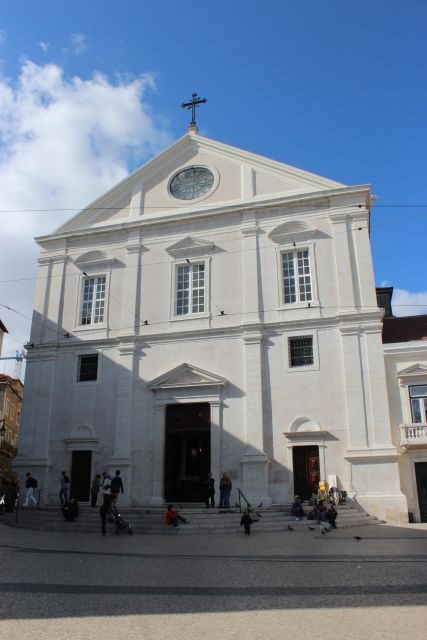 Bairro Explorations: Lisbon's Colorful Neighborhood Tour - Key Points