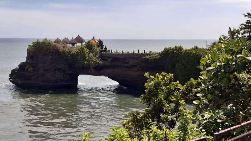 Bali: Barong Dance, Monkey Forest, Taman Ayun & Tanah Lot - Marveling at Tanah Lot’s Sunset and Ocean Views