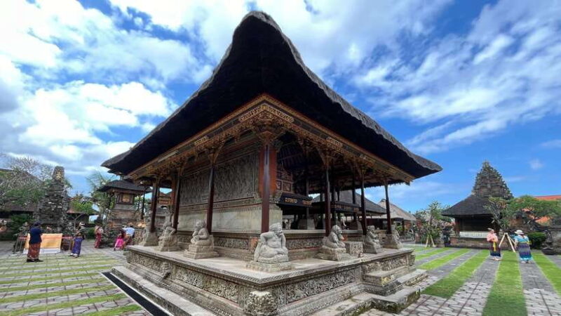 Bali: Batuan temple, Monkey Forest, Kato Lampo waterfall - Key Points