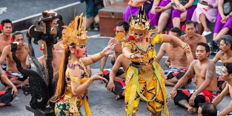 Bali: Beaches, Uluwatu Temple Sunset & Fire Kecak Dance Show - Uluwatu Temple: Cliffside Majesty and Sunset Magic