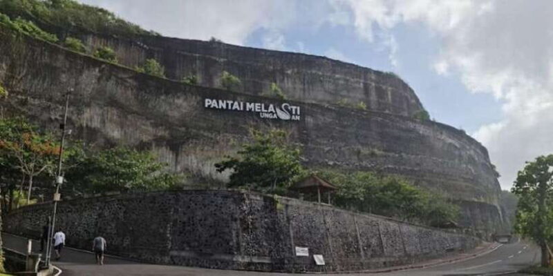 Bali: BeachTrip Padang - Padang, Melasti, & Jimbaran Sunset - FAQ