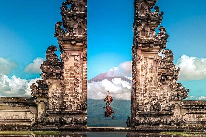 Bali Instagram Tour: Gate of Heaven Lempuyang Trip All Inclusive - Tirta Gangga Water Palace: A Royal Retreat