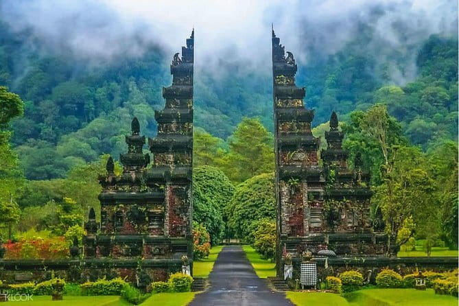 BALI INSTAGRAM TOURS; Handara Gate, Taman Ayun, & Ulundanu Temple - Uncover Bali’s Most Iconic Photo Spots on a Private Tour