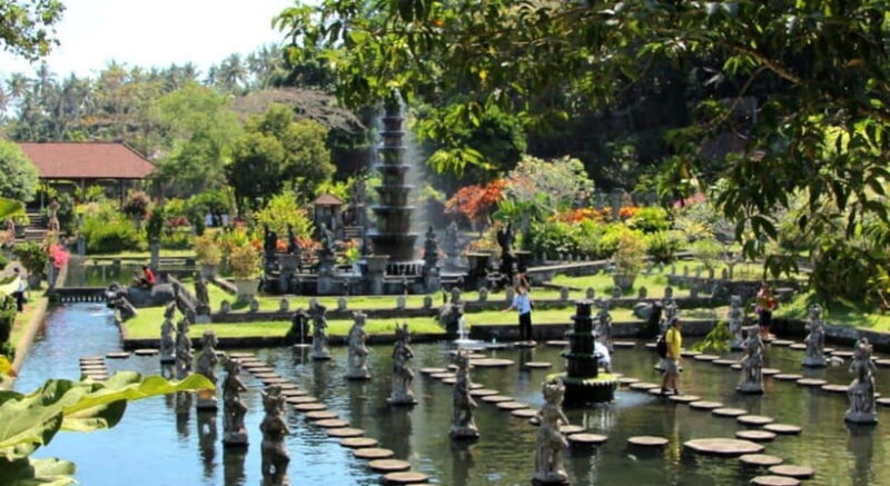 Bali: Lempuyang Temple, Tirta Gangga, and Taman Ujung Tour - Key Points