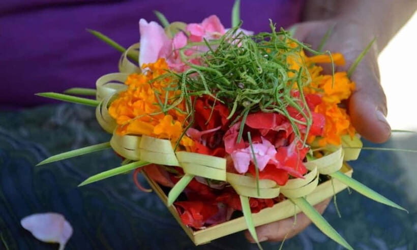 Bali: Making Canang Sari Make Offering for Ritual Bali - The Sum Up