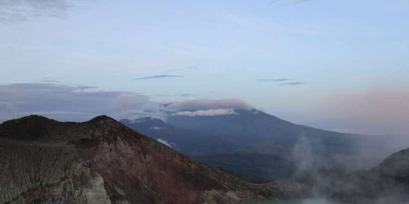 Bali: Mount Ijen Guided Night Walking Tour with Breakfast - Key Points