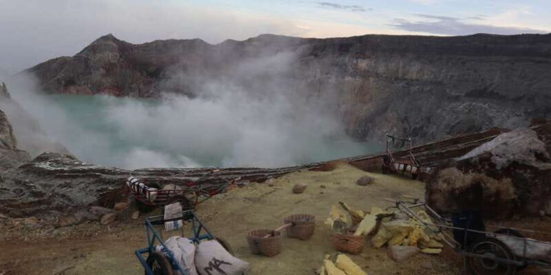 Bali: Mount Ijen Guided Night Walking Tour with Breakfast - Who Should Consider This Tour?
