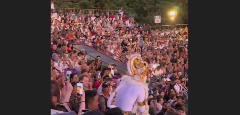 Bali: Tour Uluwatu Tample, Tanah lot Tample, Tanah Barak - The Itinerary in Detail