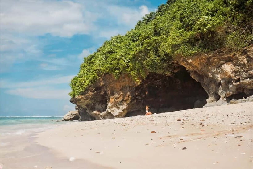 Bali: Uluwatu Beaches Tour with Padang Padang and Suluban - FAQs
