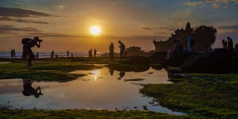 Bali's Golden Embrace: Dazzling Tanah Lot Sunset Expedition - Key Points