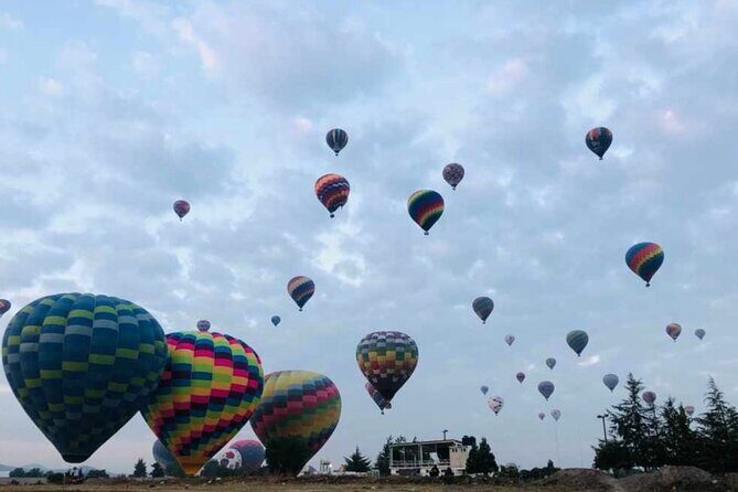 Balloon flight over Teotihuacan + Breakfast in Cueva + Transportation - A Thrilling Start with a Balloon Flight over Teotihuacan