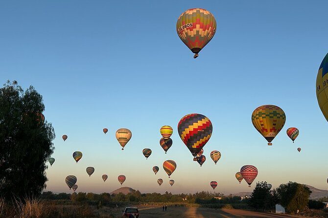 Balloon flight over Teotihuacan + Breakfast in Cueva + Transportation - Authenticity and Safety