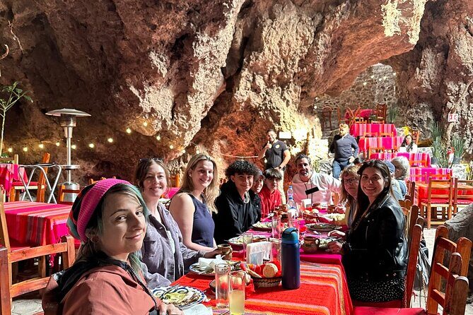 Balloon flight + pick up in CDMX + Breakfast in Cave + Pyramids - FAQs