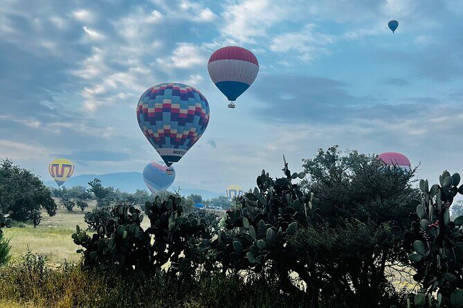 Balloon flight with private transportation and guided tour to Teotihuacán - The Sum Up