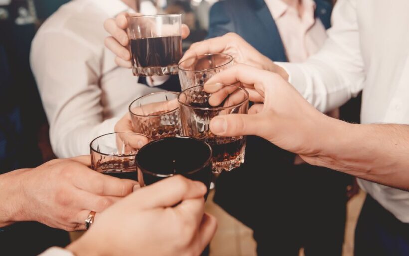 Bamberg: Bar & Club Tour with free Shots & VIP entry - Key Points