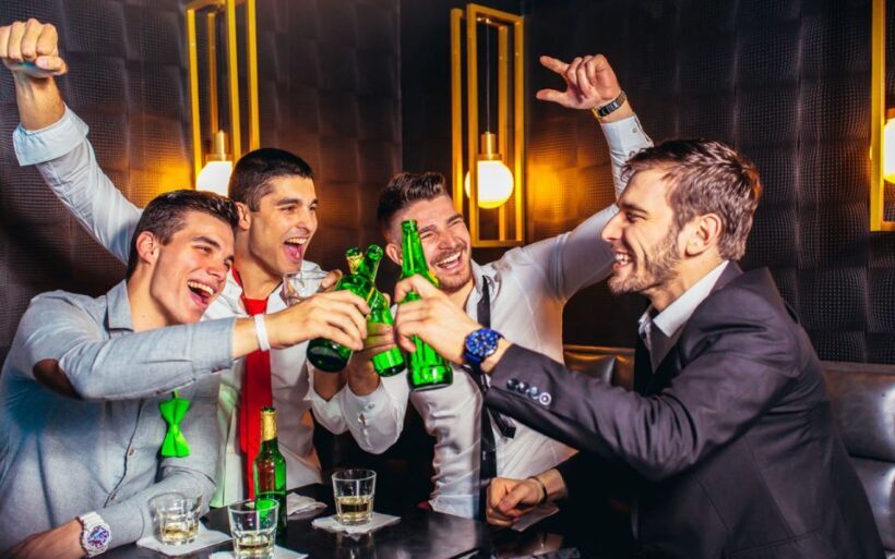 Bamberg: Bar & Club Tour with free Shots & VIP entry - The Sum Up