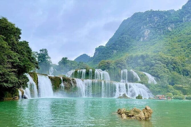 Ban Gioc Waterfall 2D1N From Hanoi Included Nguom Ngao Cave - What Travelers Can Expect