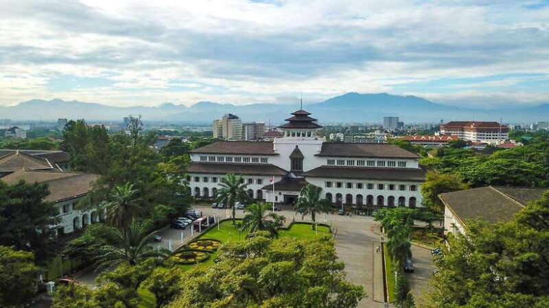 Bandung Cultural Walk: Riverfront to Market Streets - Key Points